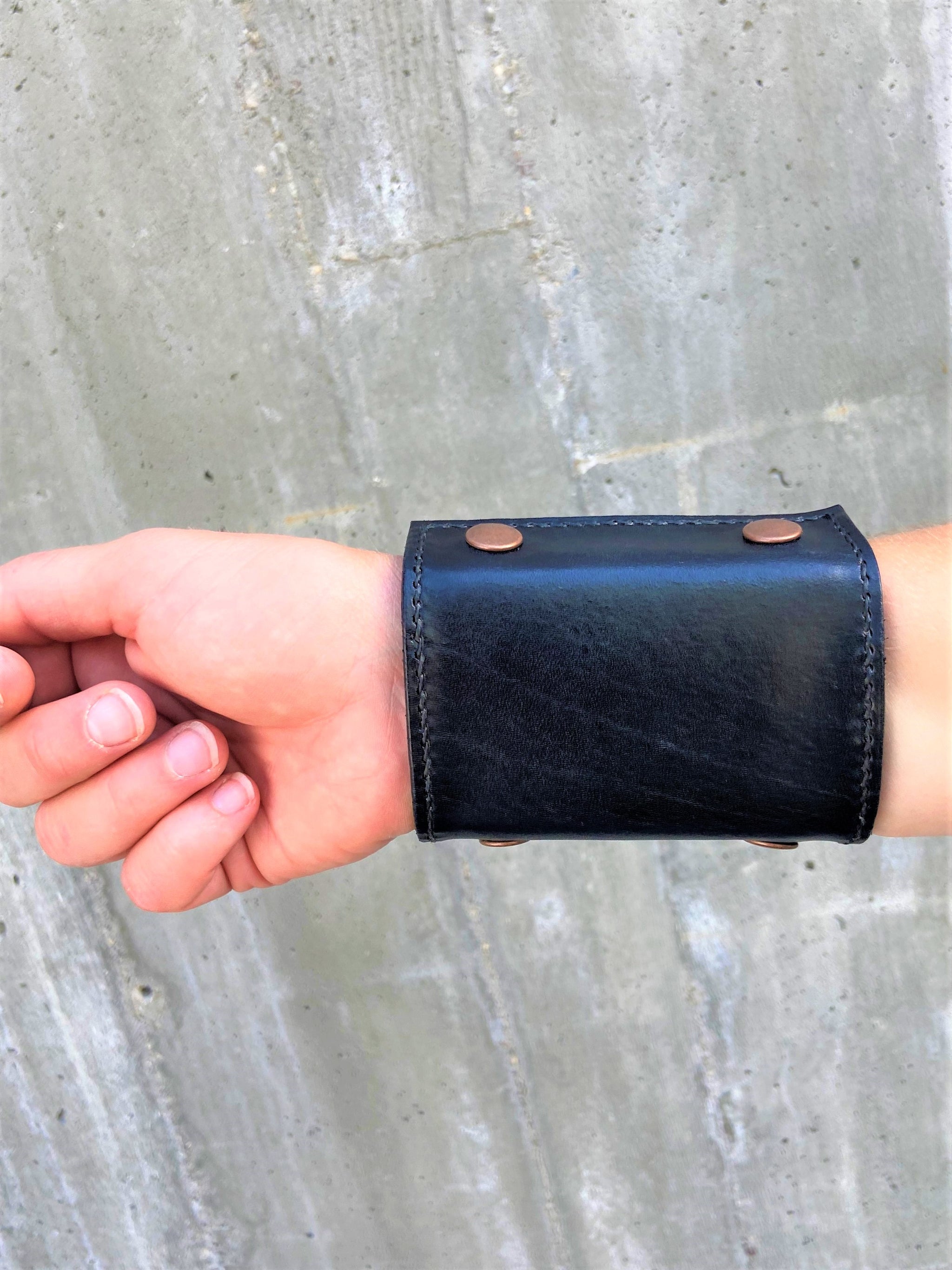 In Black | Matte Black Snaps | The Wearable Wallet